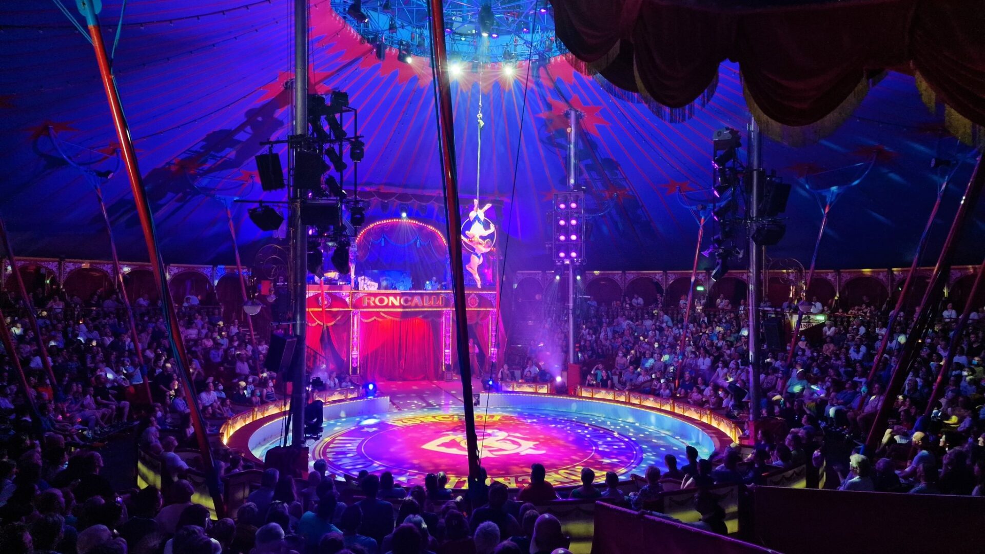 Circus Roncalli ‘All for Art for all’ - Circusweb