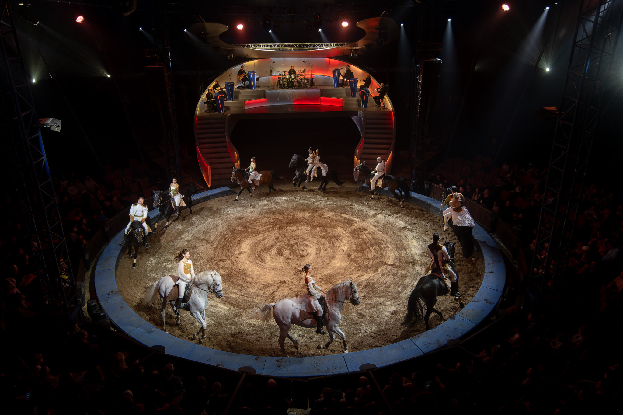 VIJF STERREN voor ‘Les Folies Gruss 2023/2024’: vakmanschap en ...