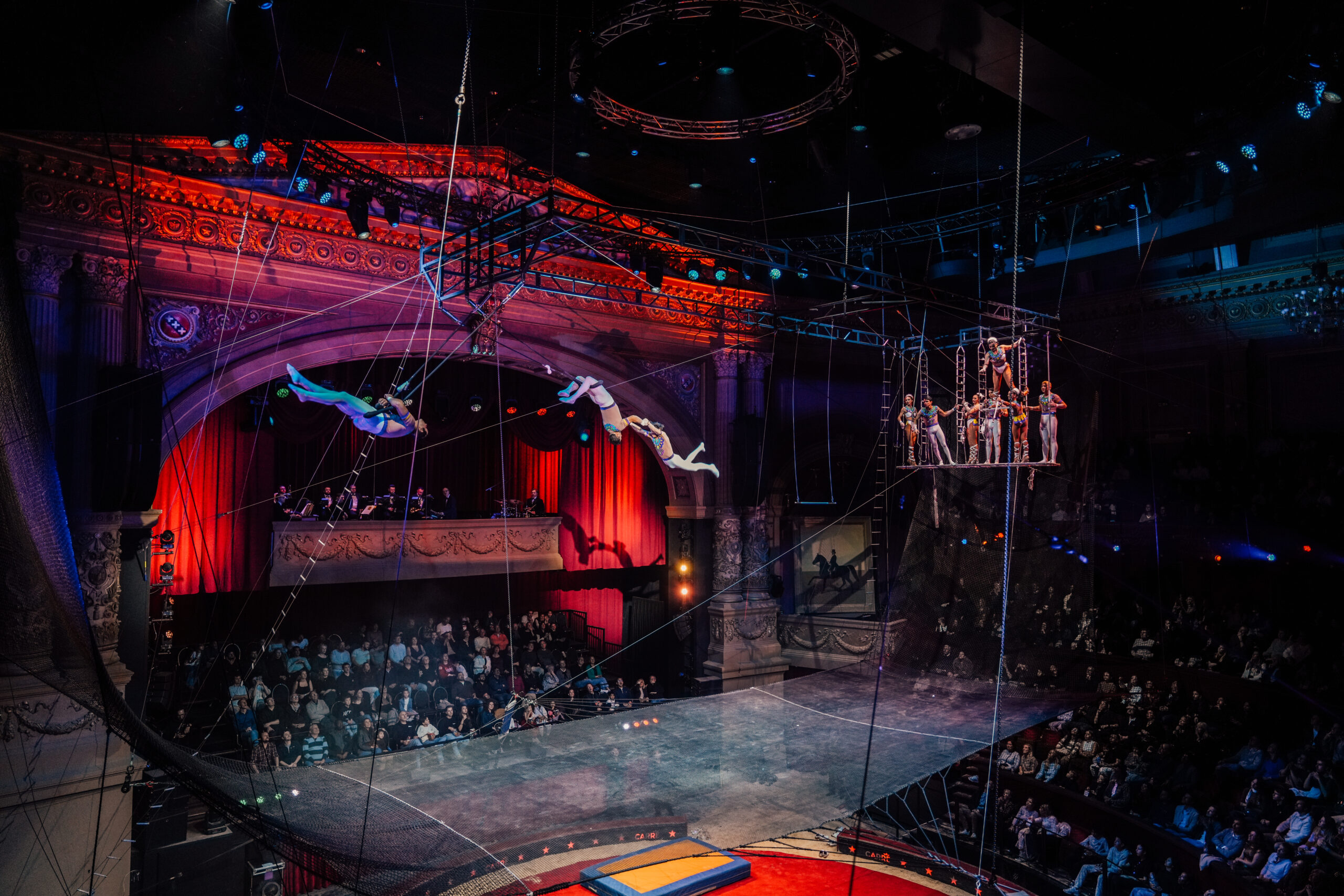 Recensie Wereldkerstcircus Carré 2025-2026 - "Circus klassiek, maar ...